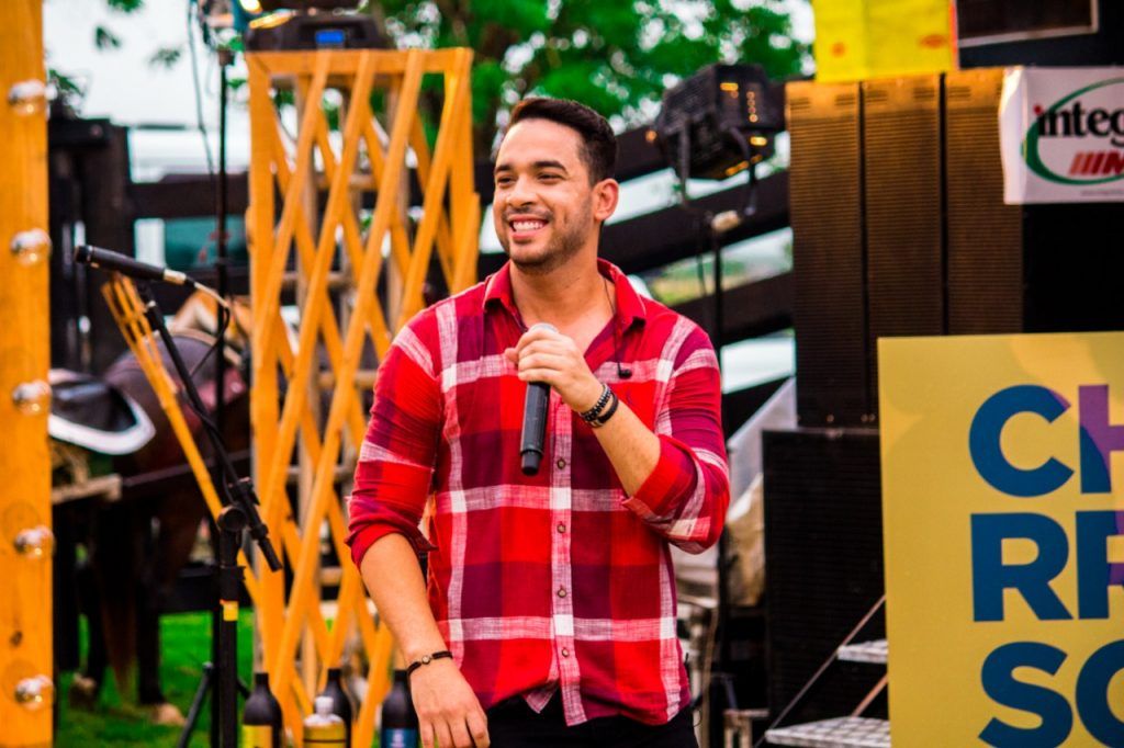 Henry Freitas, que já gravou feat Wesley Safadão, comemora sucesso de live