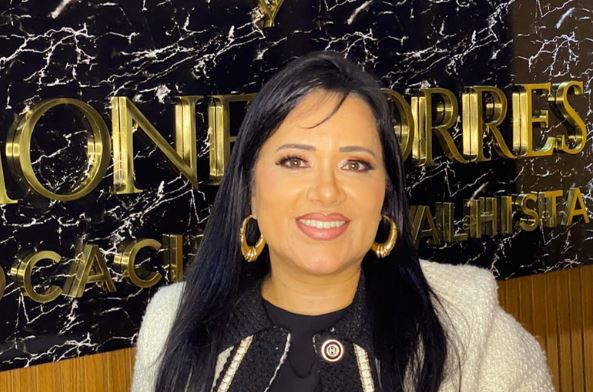 Dra. Simone Torres troca a toga pelo abadá e cai na folia